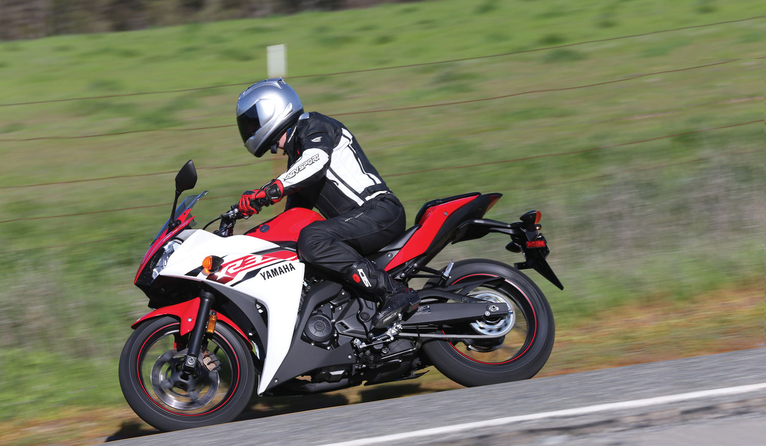 Review 2015 Yamaha YZF R3 Review 2015 Yamaha YZF R3
